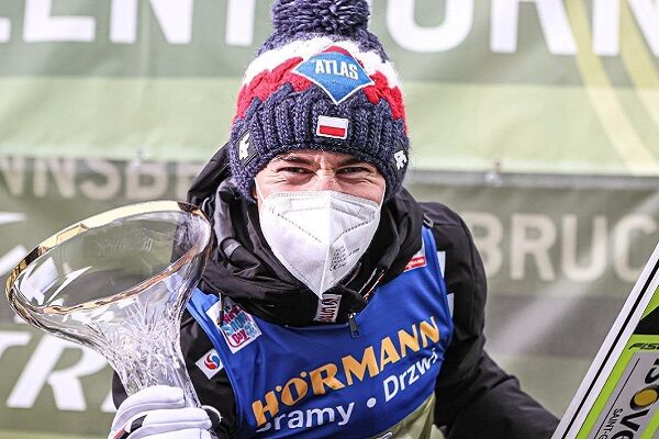 2 Poles in lead of ski jumping 4-Hills-Tournament
