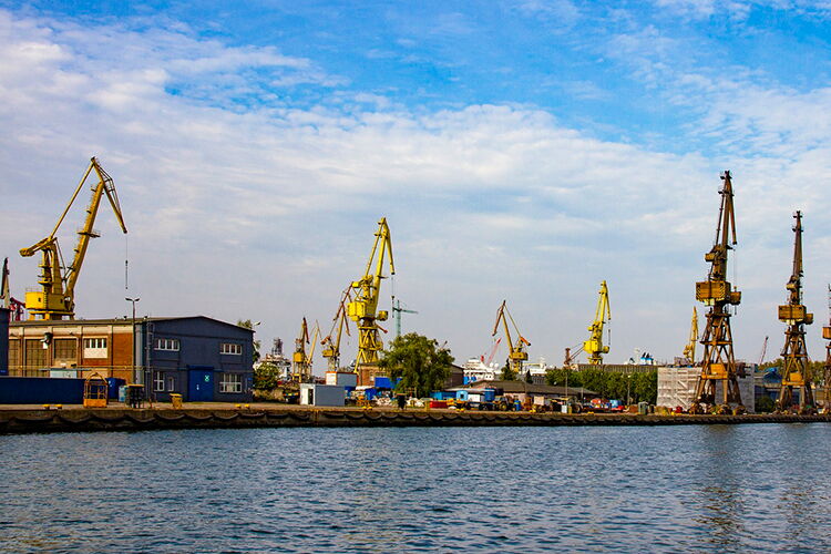 Polish Ports Drive Record Revenues, Posing Economic Growth Potential